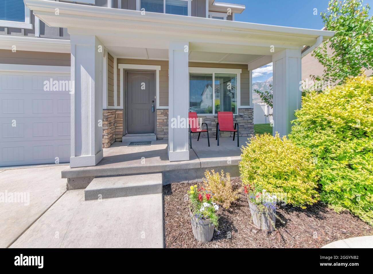 Two storey entrance porch hi-res stock photography and images - Alamy