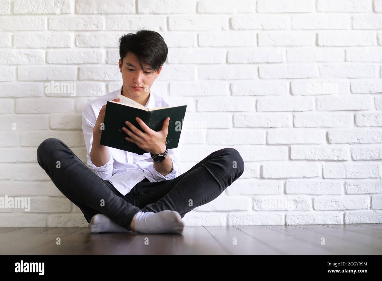 asian young man student with books in hands Stock Photo - Alamy