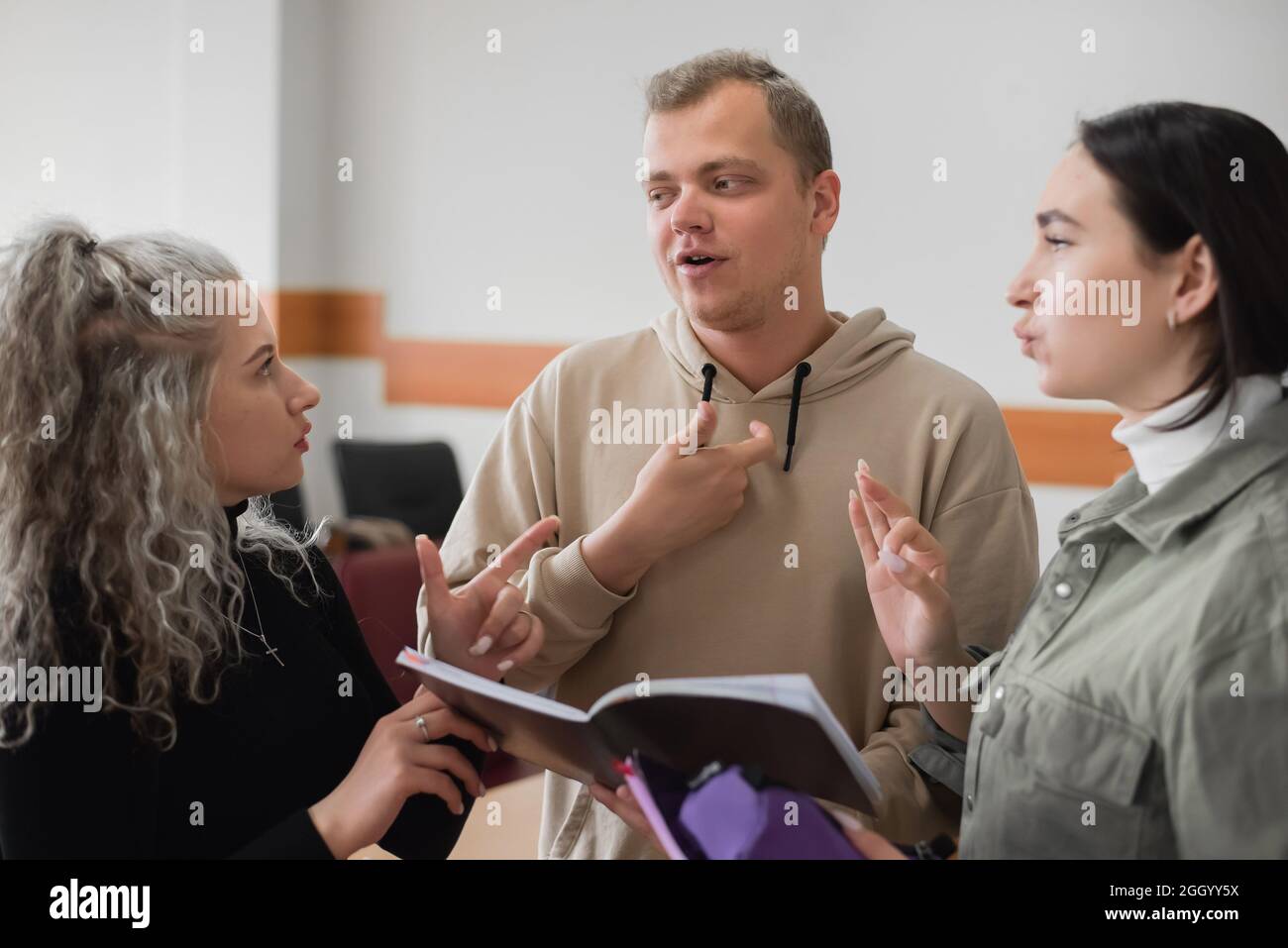 Deaf students showing sign language hi-res stock photography and images ...