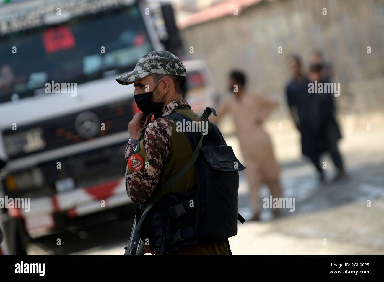 Pakistan border guard hi-res stock photography and images - Alamy