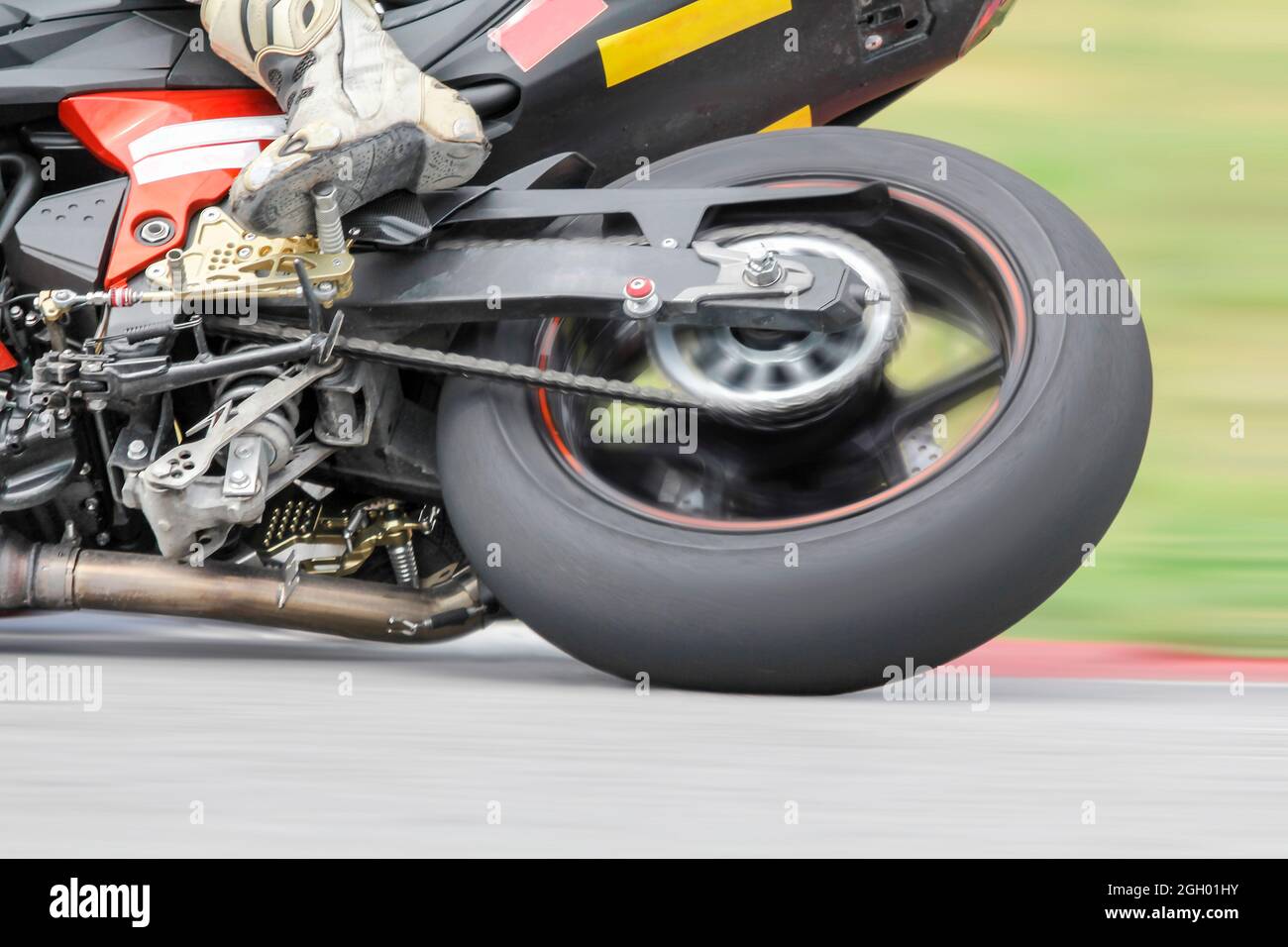 Racing bike rider leaning into a fast corner on track Stock Photo - Alamy