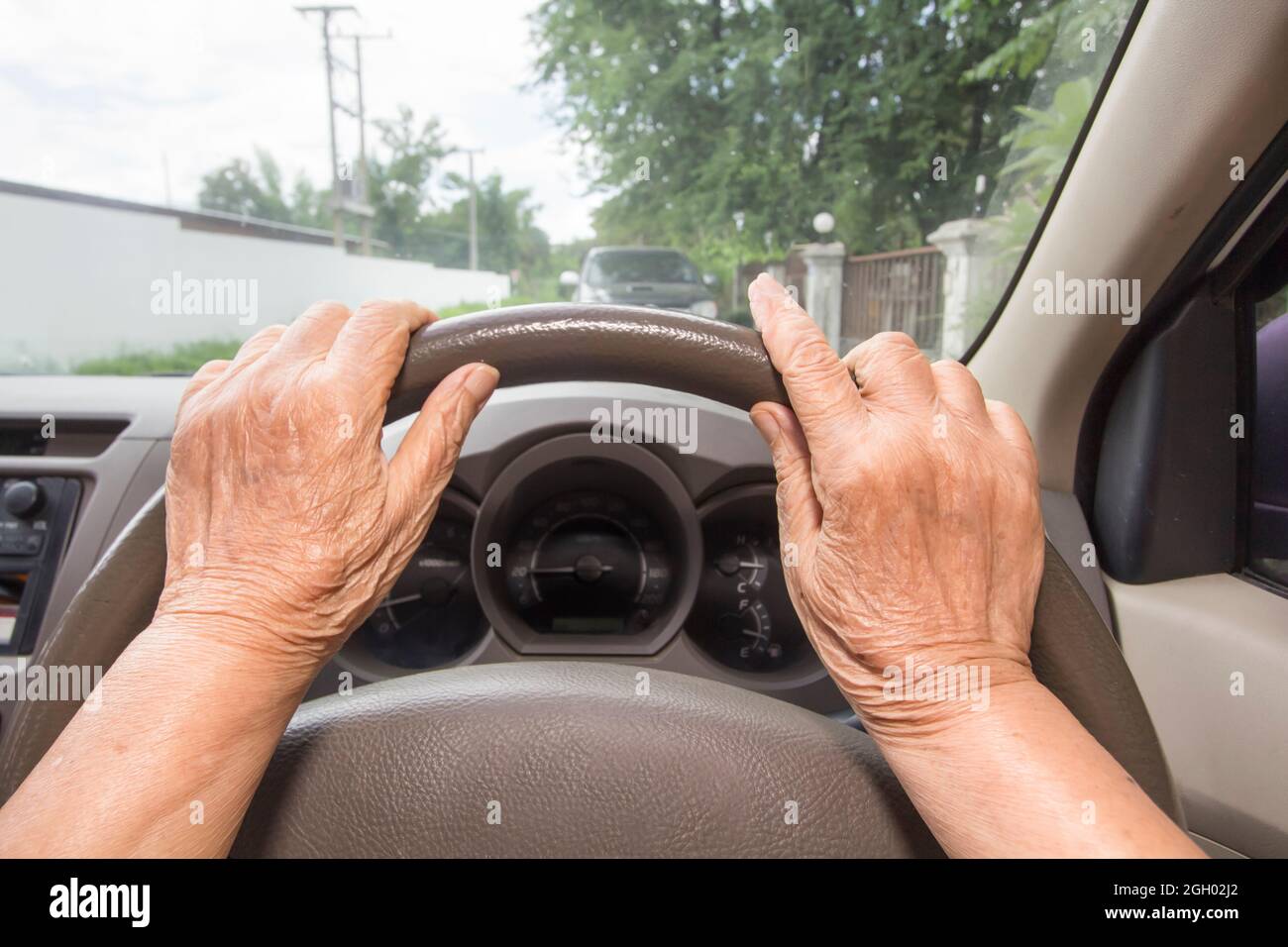 Car driving slowly hi-res stock photography and images - Alamy
