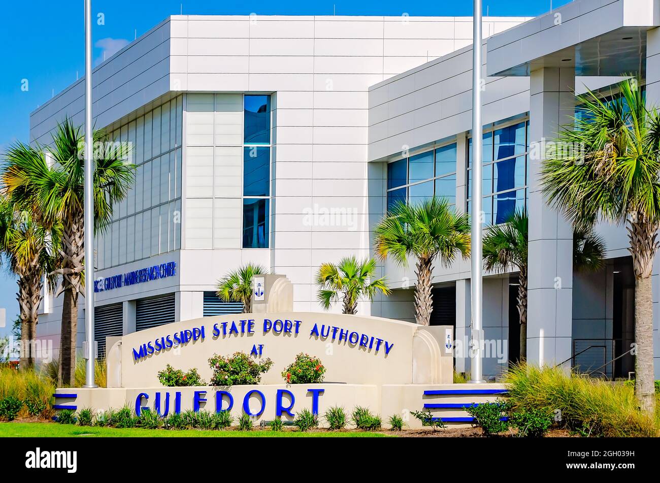 School of ocean science and engineering hi-res stock photography and ...