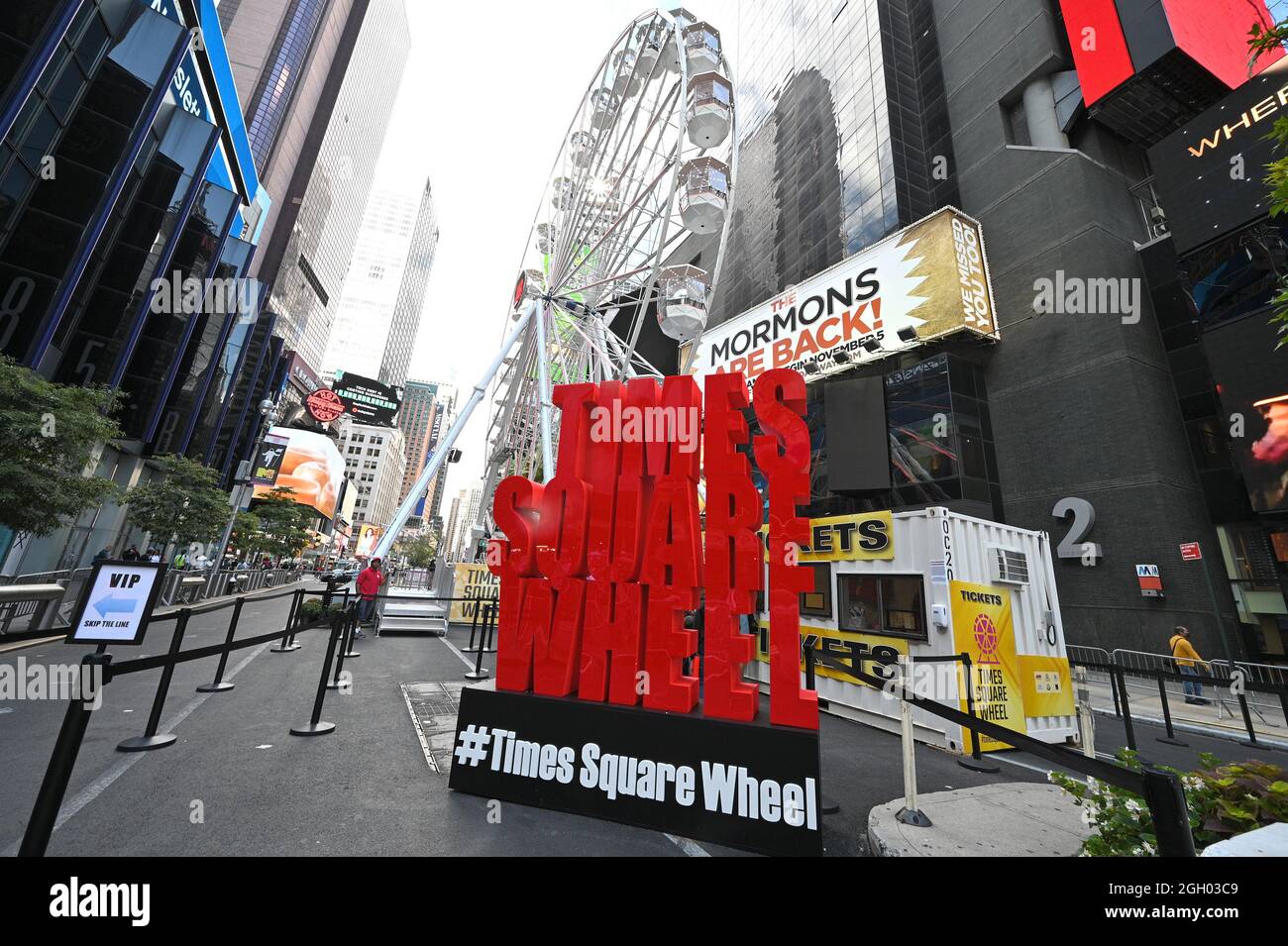 New York City, USA. 03rd Sep, 2021. A wide view of the ferris wheel ...
