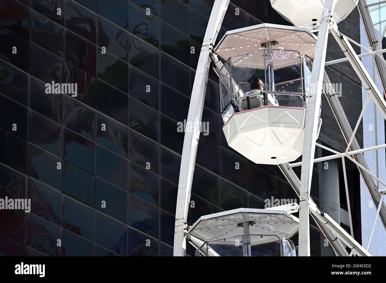 Times square wheel hi-res stock photography and images - Alamy