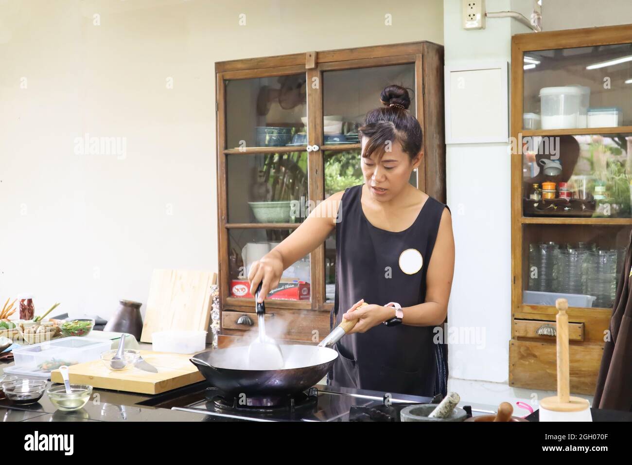 Cooking with apron hi-res stock photography and images - Alamy