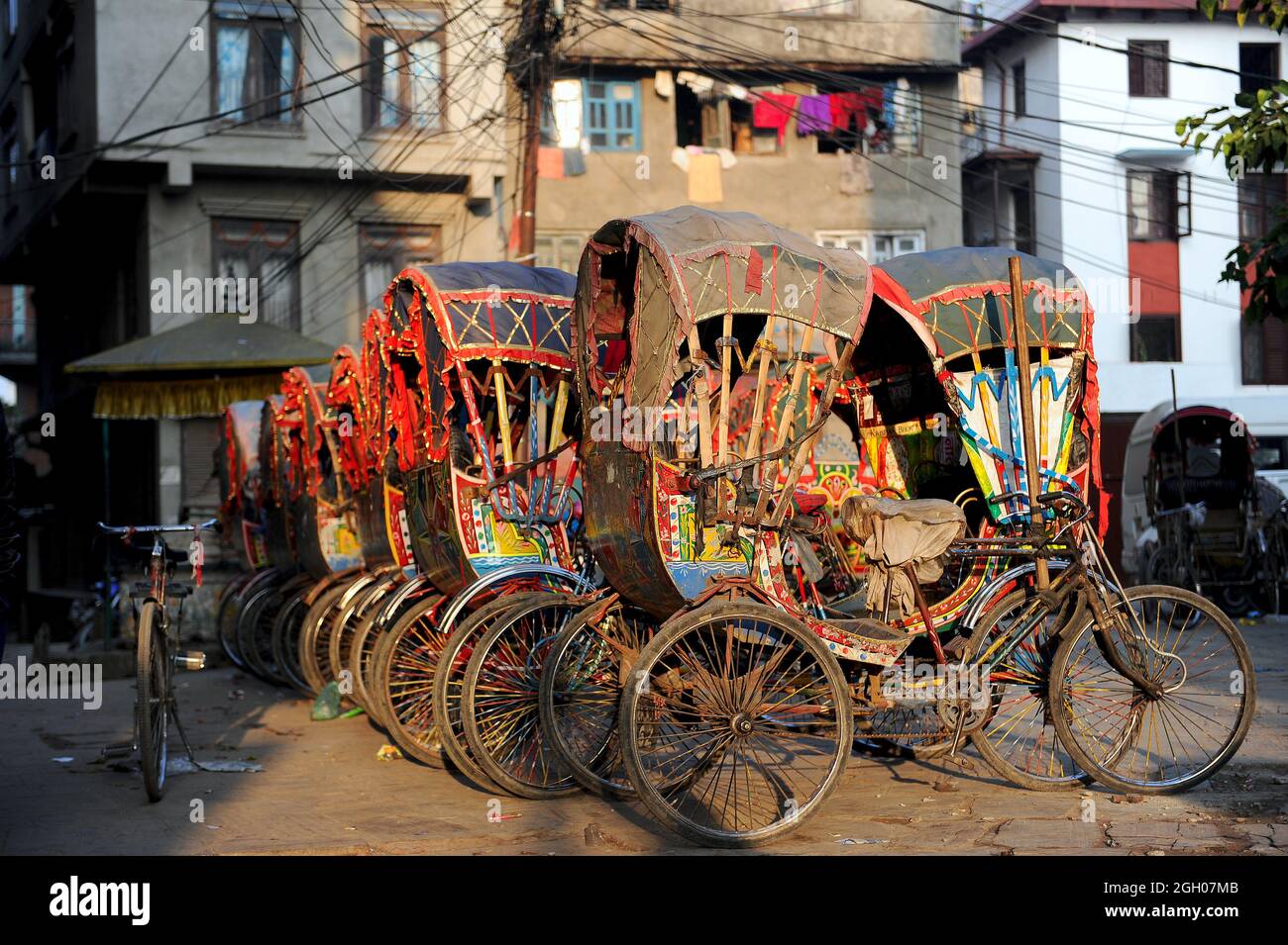 Rickshaws parking hi-res stock photography and images - Alamy