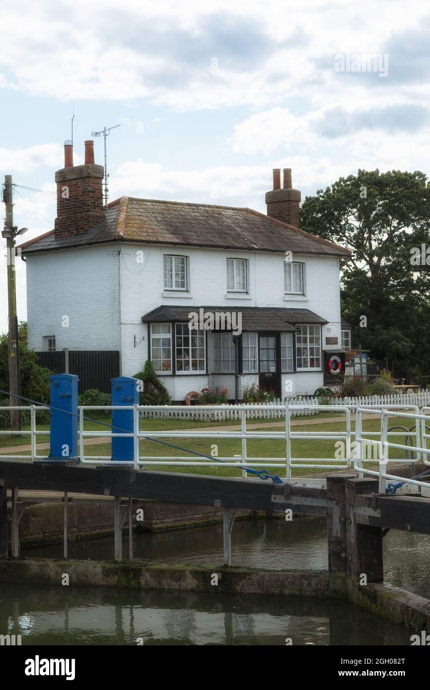 HEYBRIDGE BASIN, ESSEX, UK - AUGUST 25, 2021: Exterior view of the Lock ...