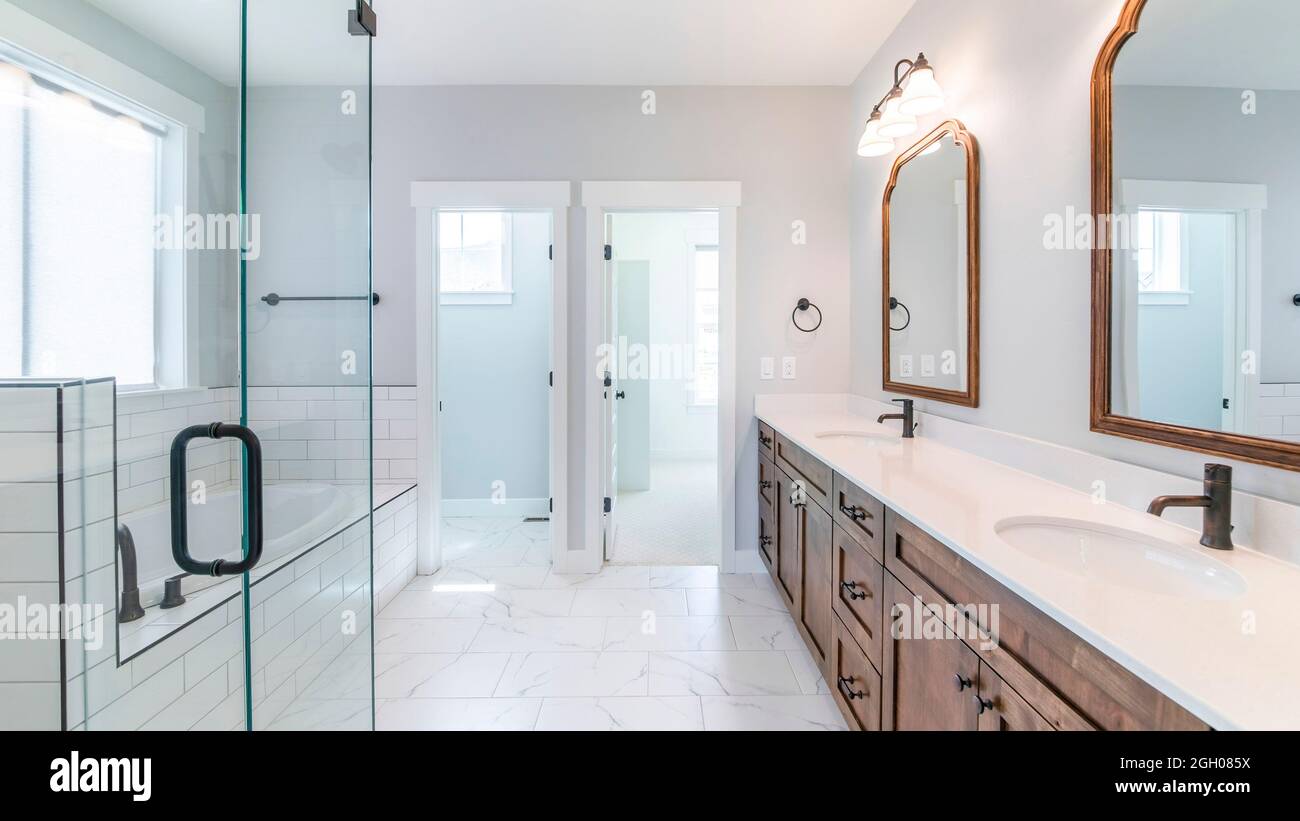 Pano Interior of large bathroom with cohesive design and marble floor ...
