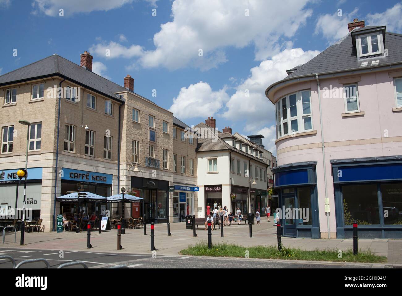 Views of Marriott's Walk Shopping Centre on Welch Way in Witney ...