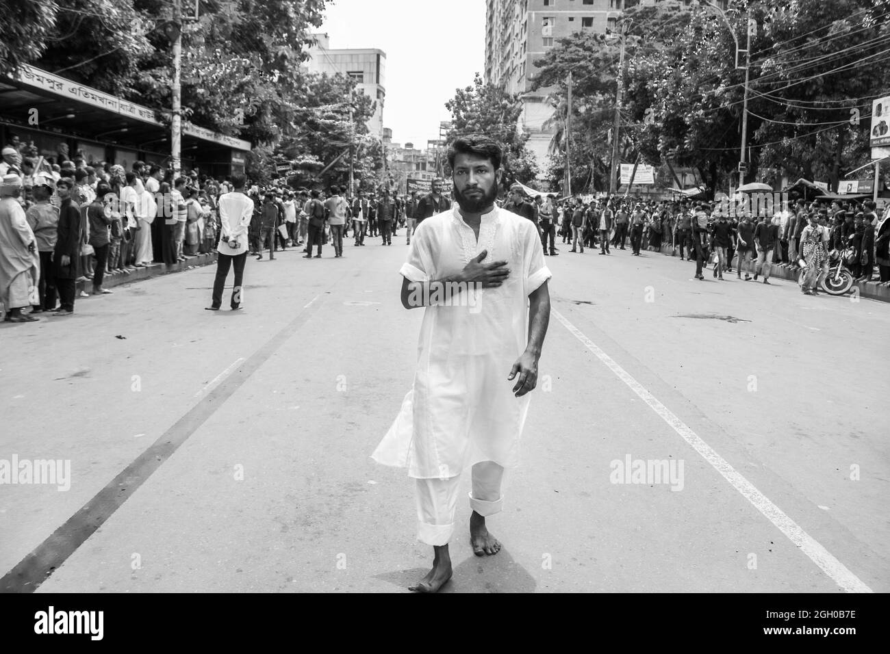 Shia muslims pray on Black and White Stock Photos & Images - Alamy