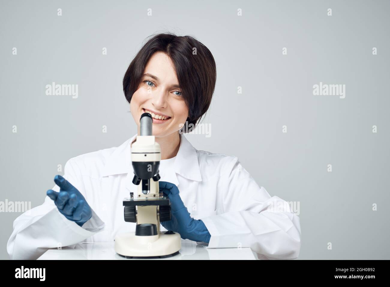 woman laboratory assistant microscope science research studio Stock ...