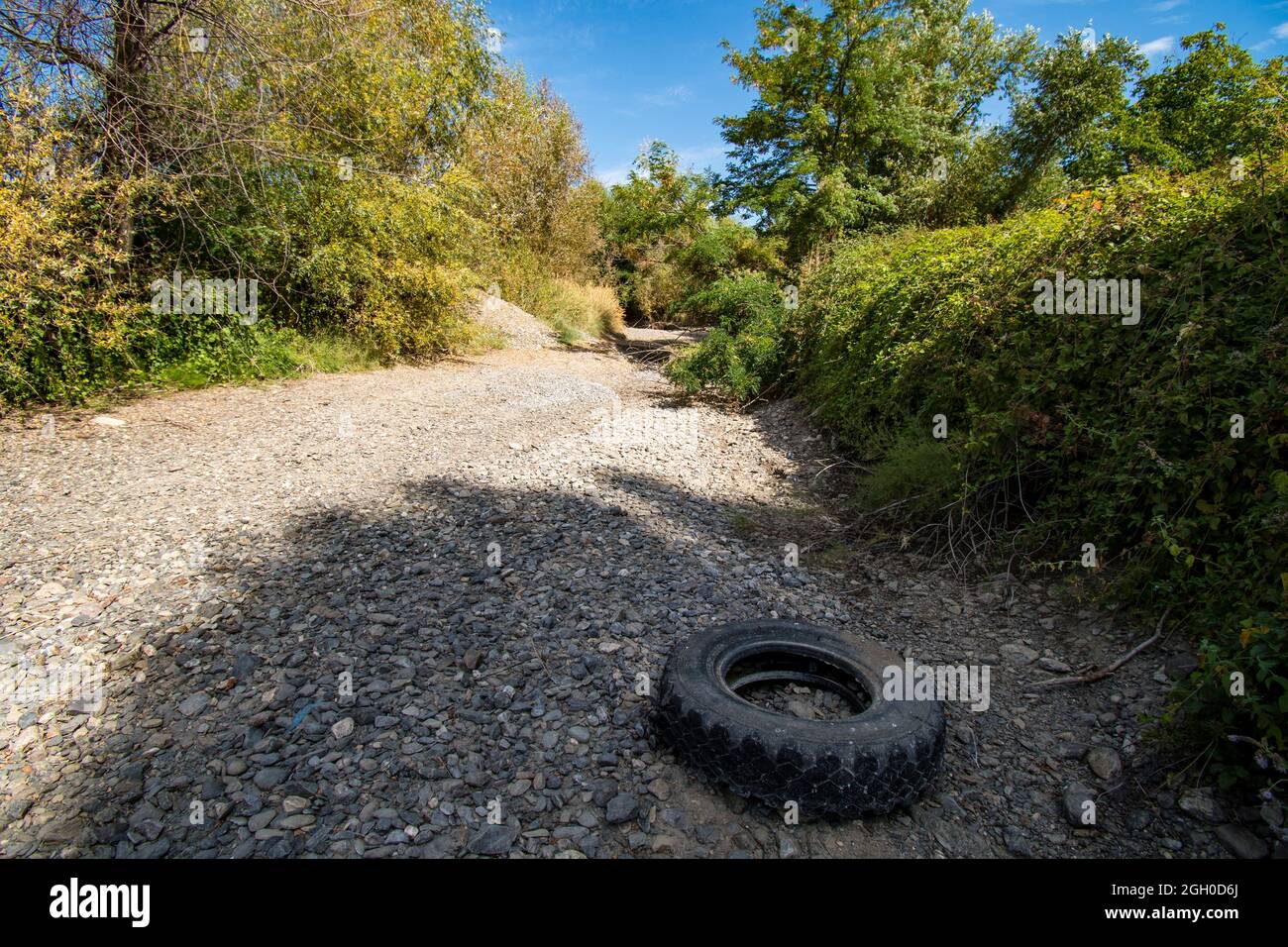 The riverbed without water, the drought takes its toll Stock Photo - Alamy