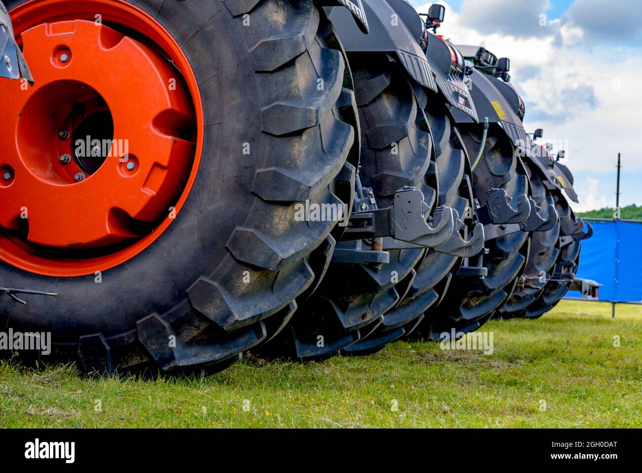 Traction engine wheel close up hi-res stock photography and images - Alamy
