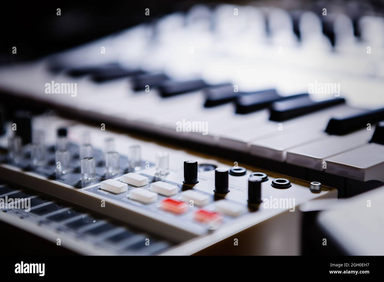 Electronic music sequencer device for composing new musical tracks ...