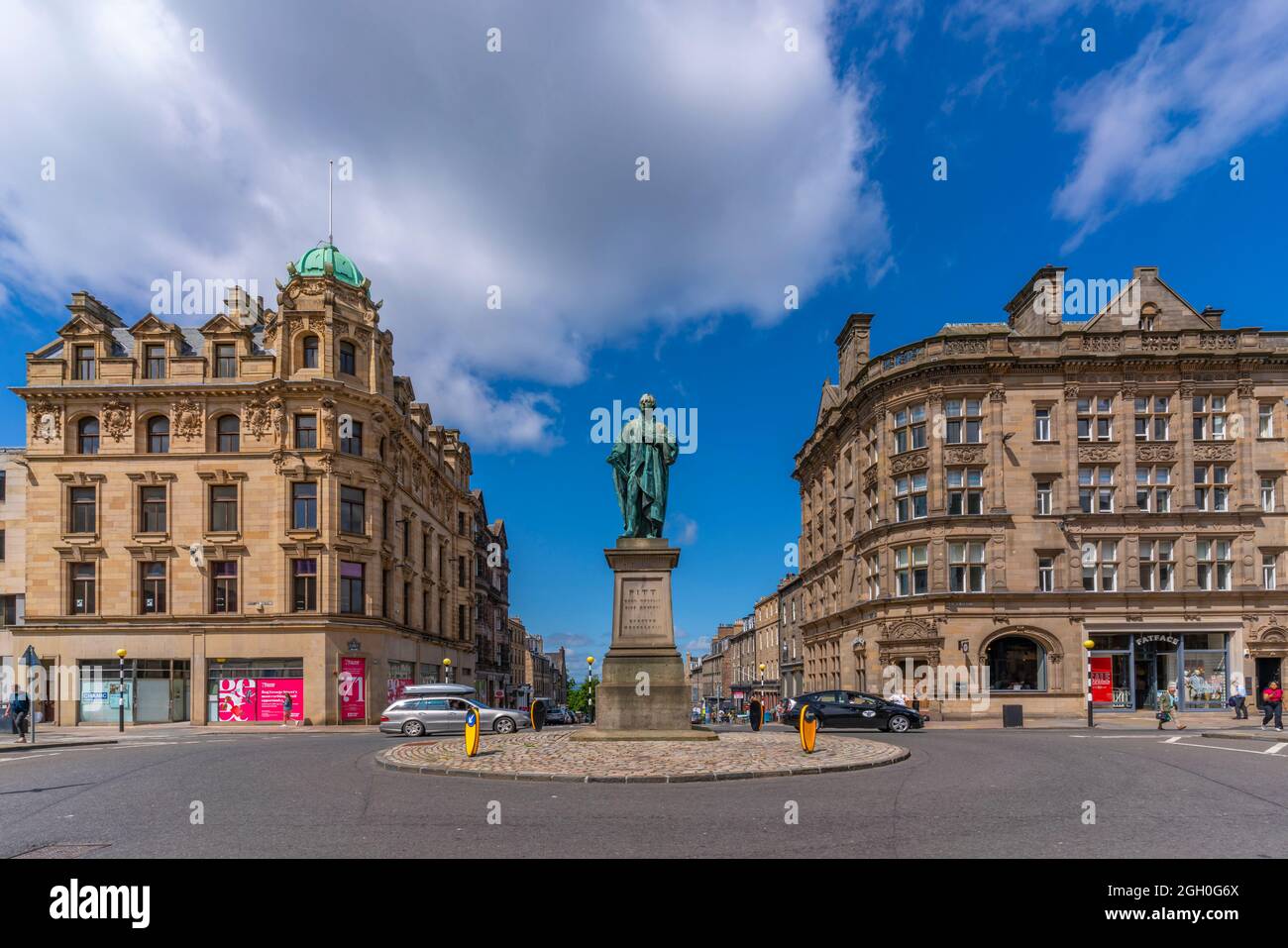 View of William Pitt, The Younger Statue on George Street, Edinburgh ...