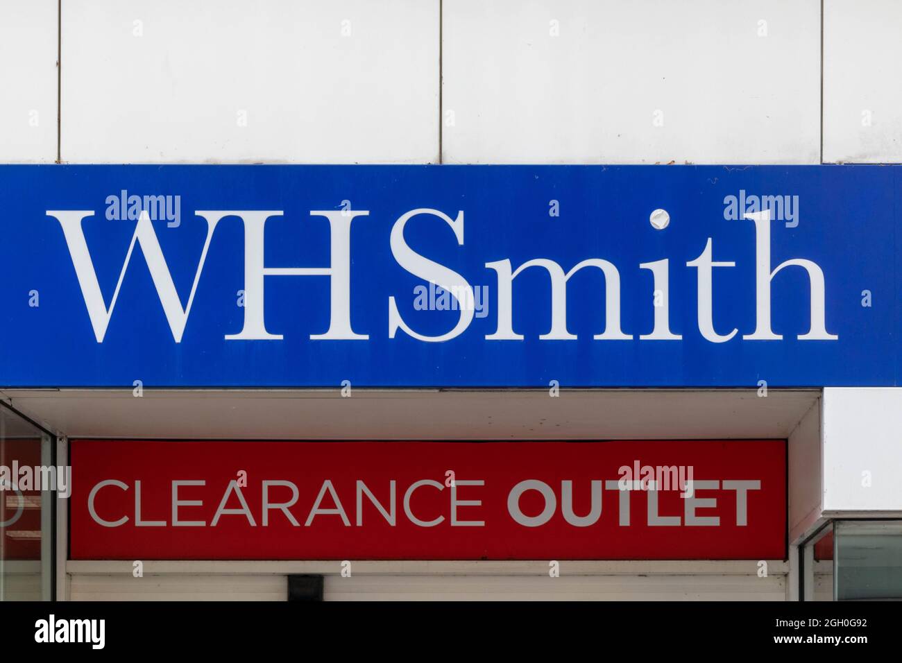 WHSmith shop sign Stock Photo - Alamy