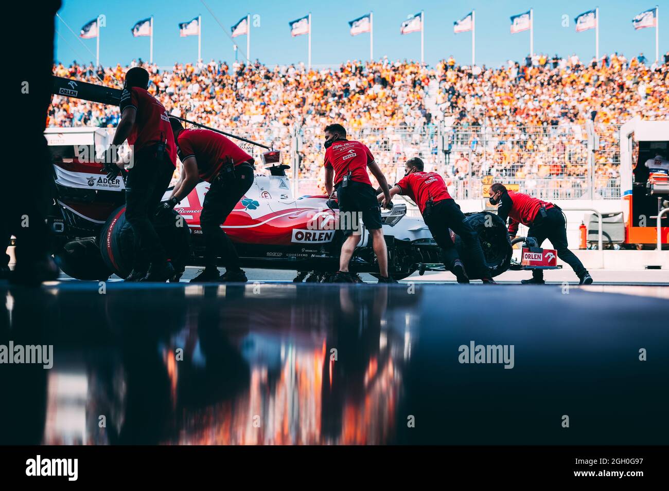 07 RAIKKONEN Kimi (fin), Alfa Romeo Racing ORLEN C41, action garage ...