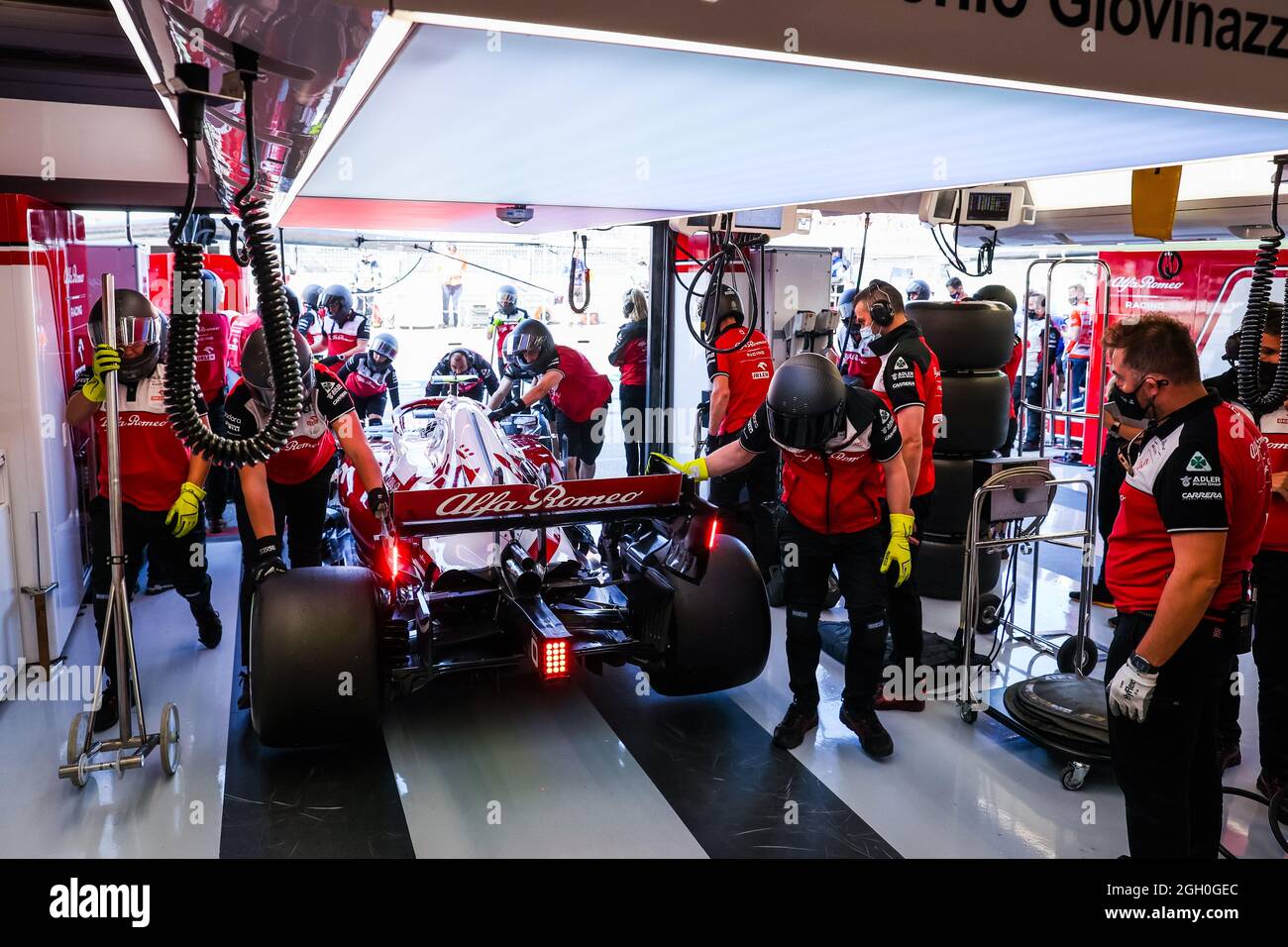 99 GIOVINAZZI Antonio (ita), Alfa Romeo Racing ORLEN C41, garage, box ...