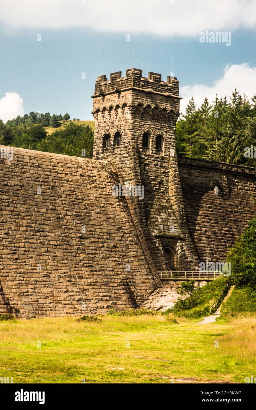 Derwent reservoir dam wall hi-res stock photography and images - Alamy