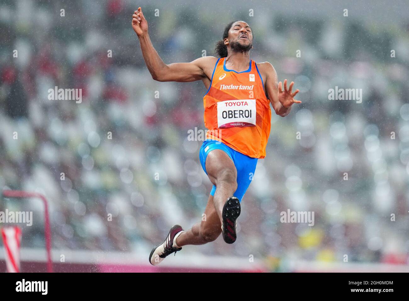 Mens long jump hi-res stock photography and images - Alamy