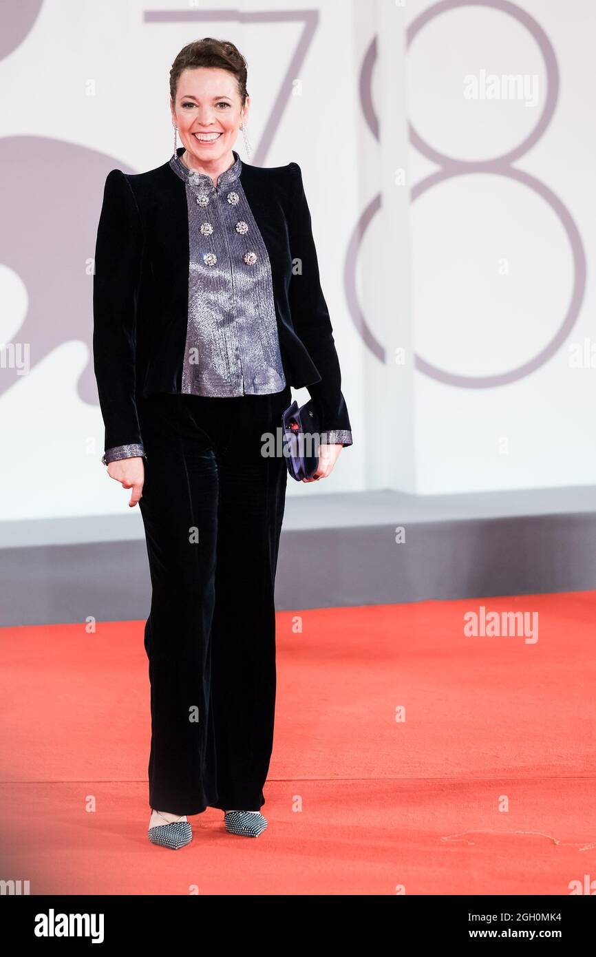 The lost daughter film olivia colman hi-res stock photography and ...