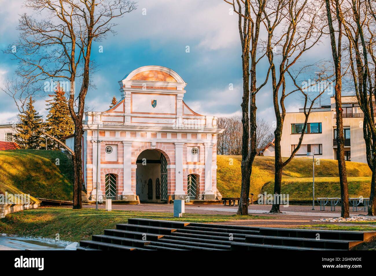 Surviving structure hi-res stock photography and images - Alamy