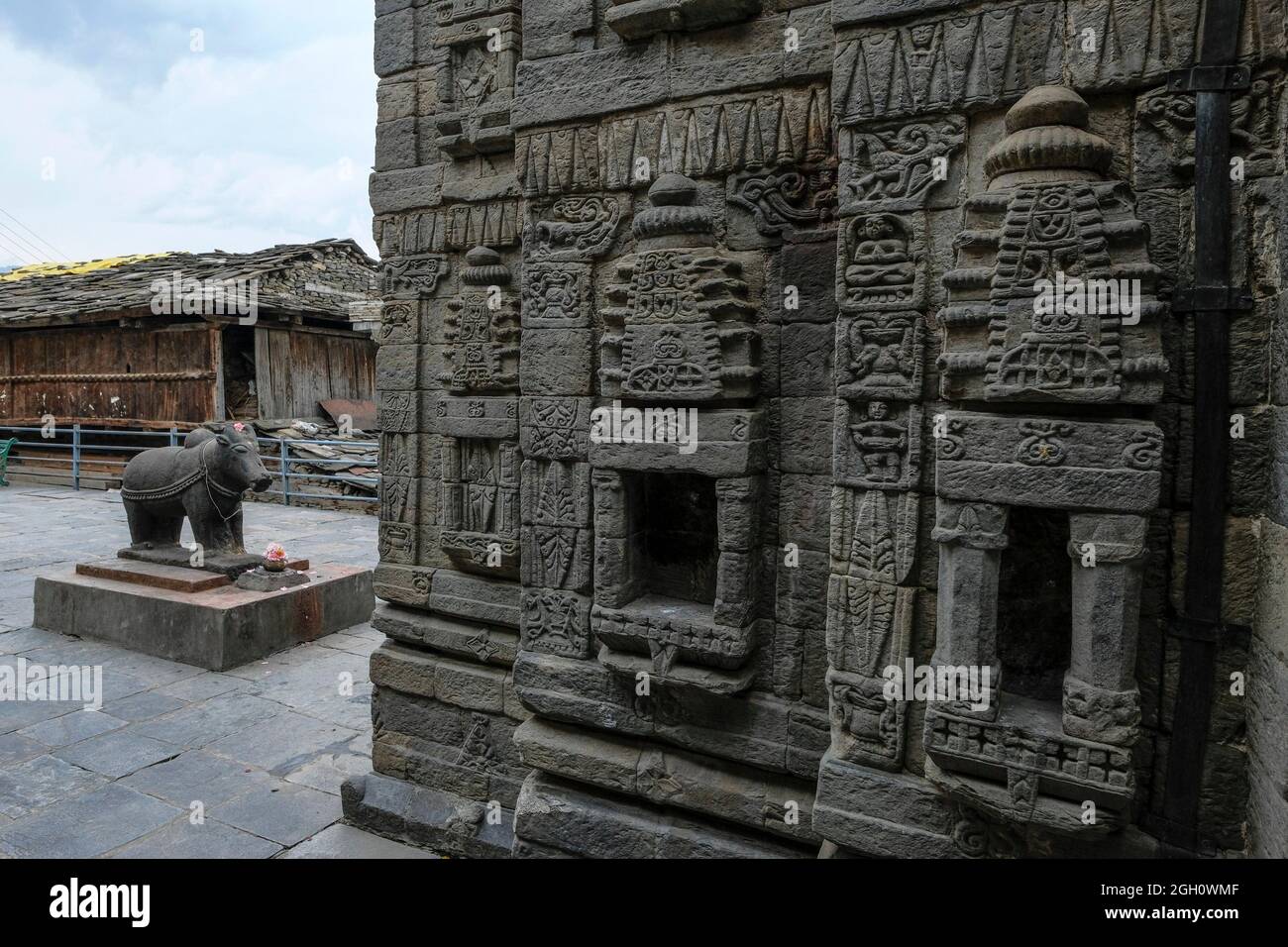 India himachal pradesh manali naggar hi-res stock photography and ...