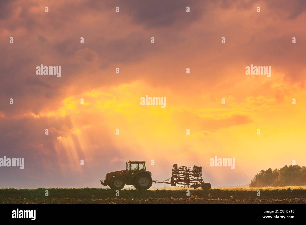 Tractor beam hi-res stock photography and images - Alamy