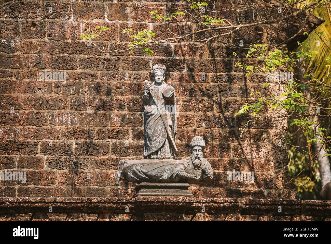Old Goa, India. Old Viceroy's Arch In Old Goa Was Built In The Memory ...