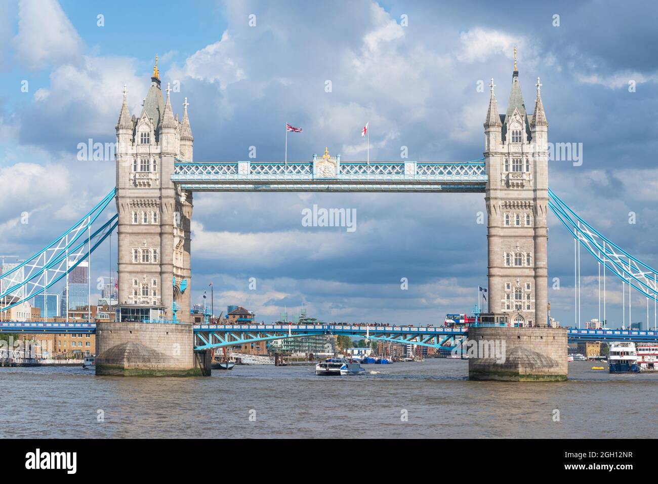 Famous historic london bridge hi-res stock photography and images - Alamy