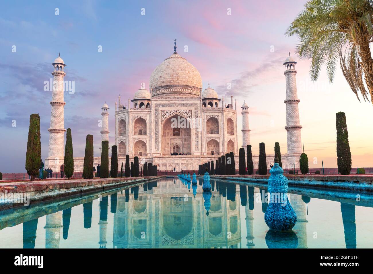 Behind the taj mahal hi-res stock photography and images - Alamy