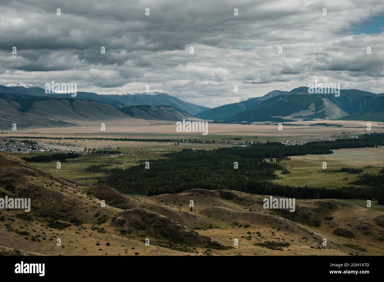 View of the Kurai steppes in the Altai Mountains Stock Photo - Alamy