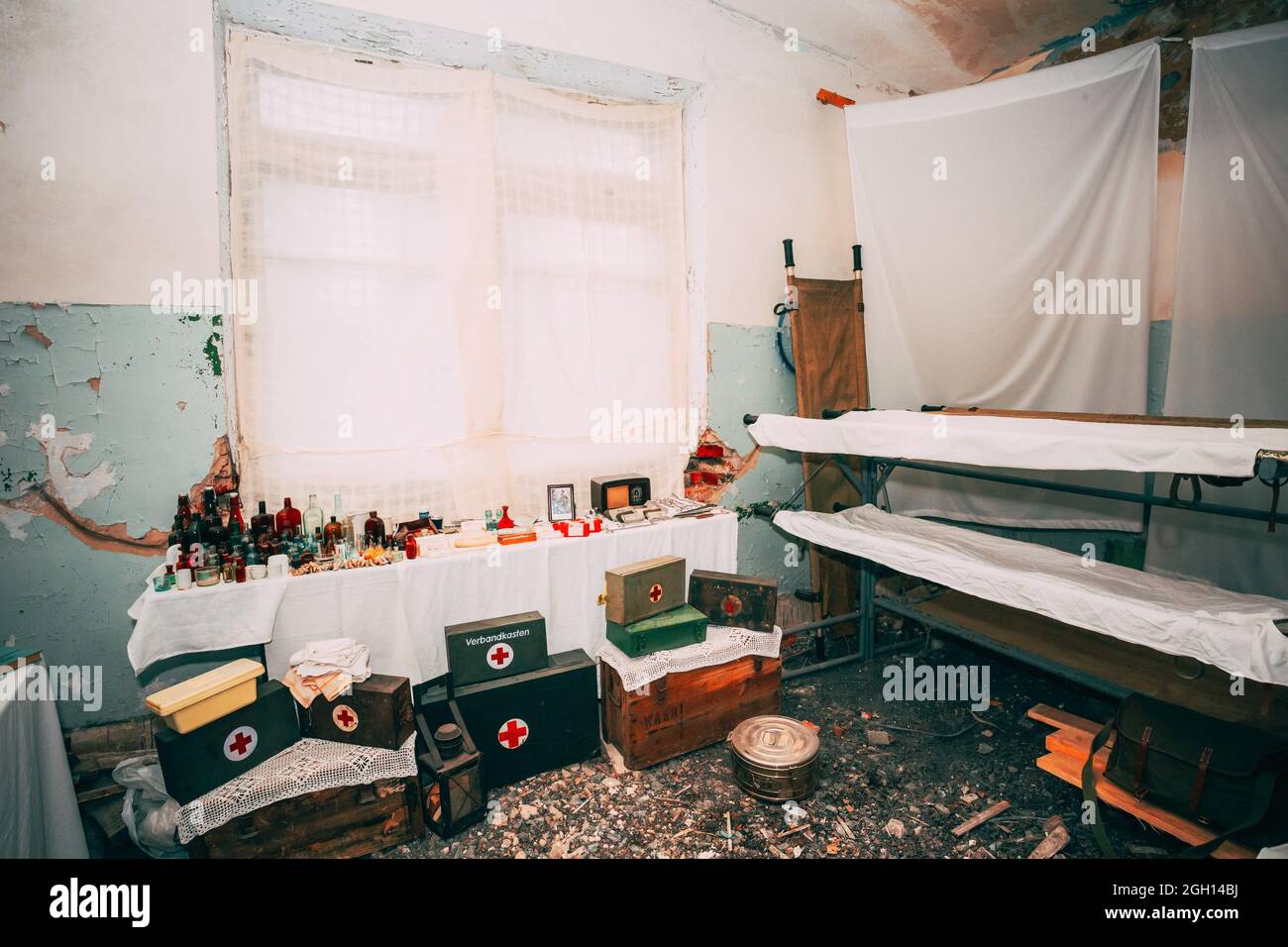 Second hospital bed hi-res stock photography and images - Alamy