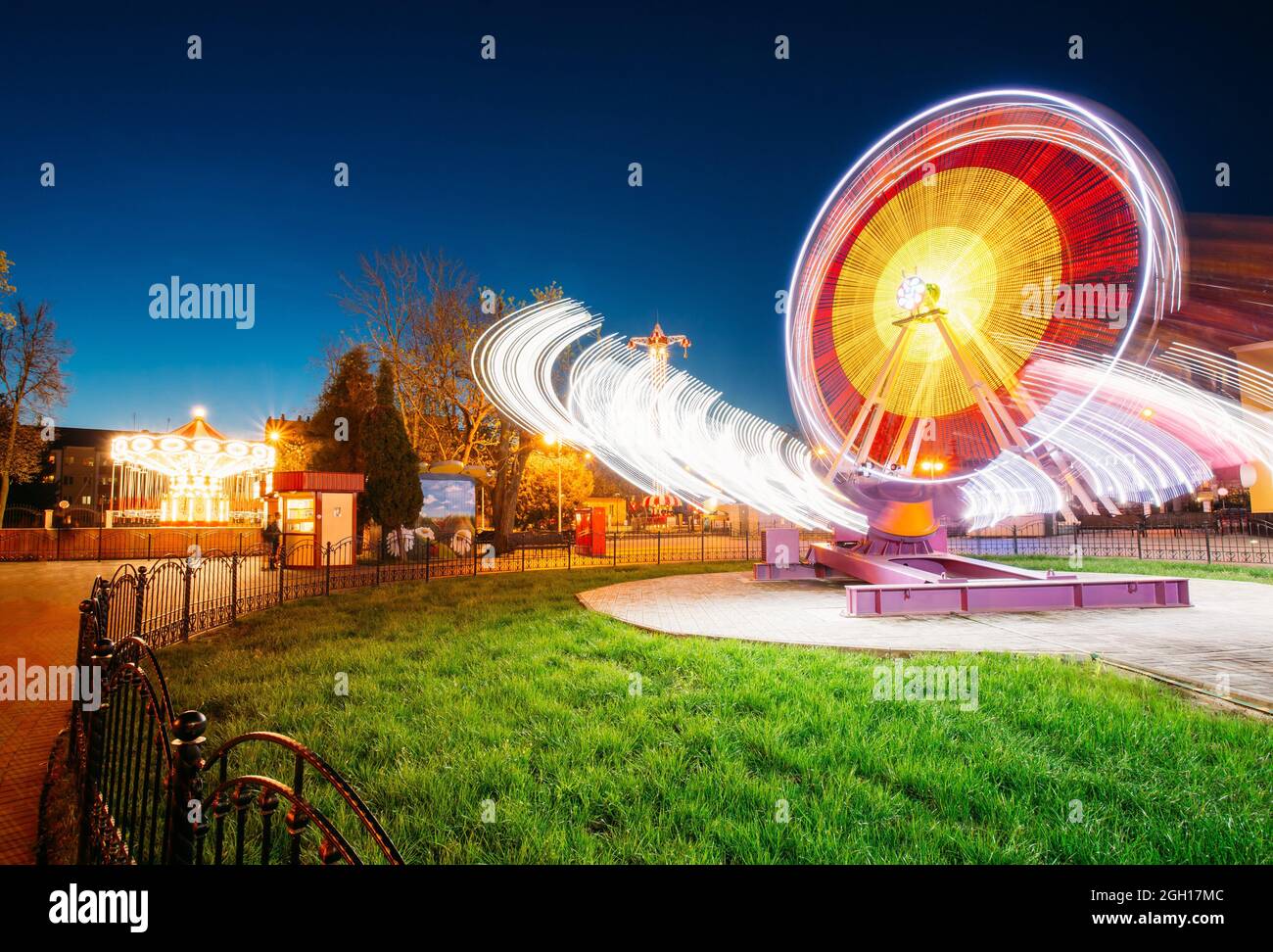 Rotating attraction hi-res stock photography and images - Alamy
