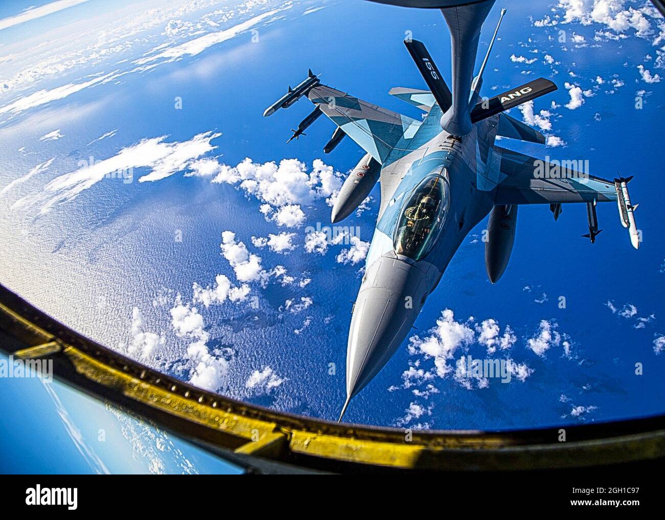 F 16 fighting falcon assigned 18th hi-res stock photography and images ...