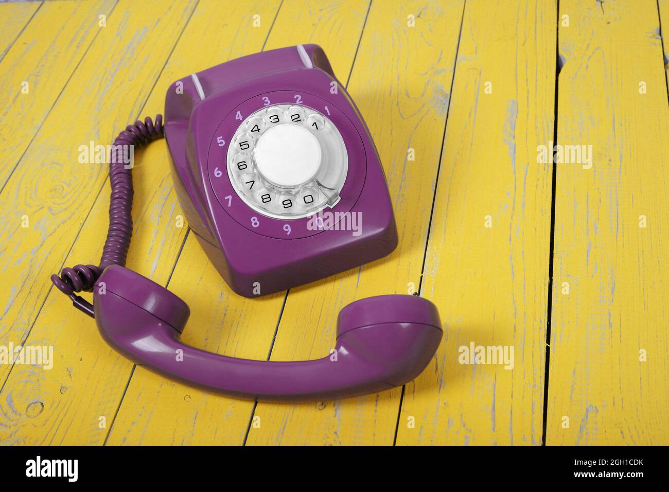Purple handset hi-res stock photography and images - Alamy