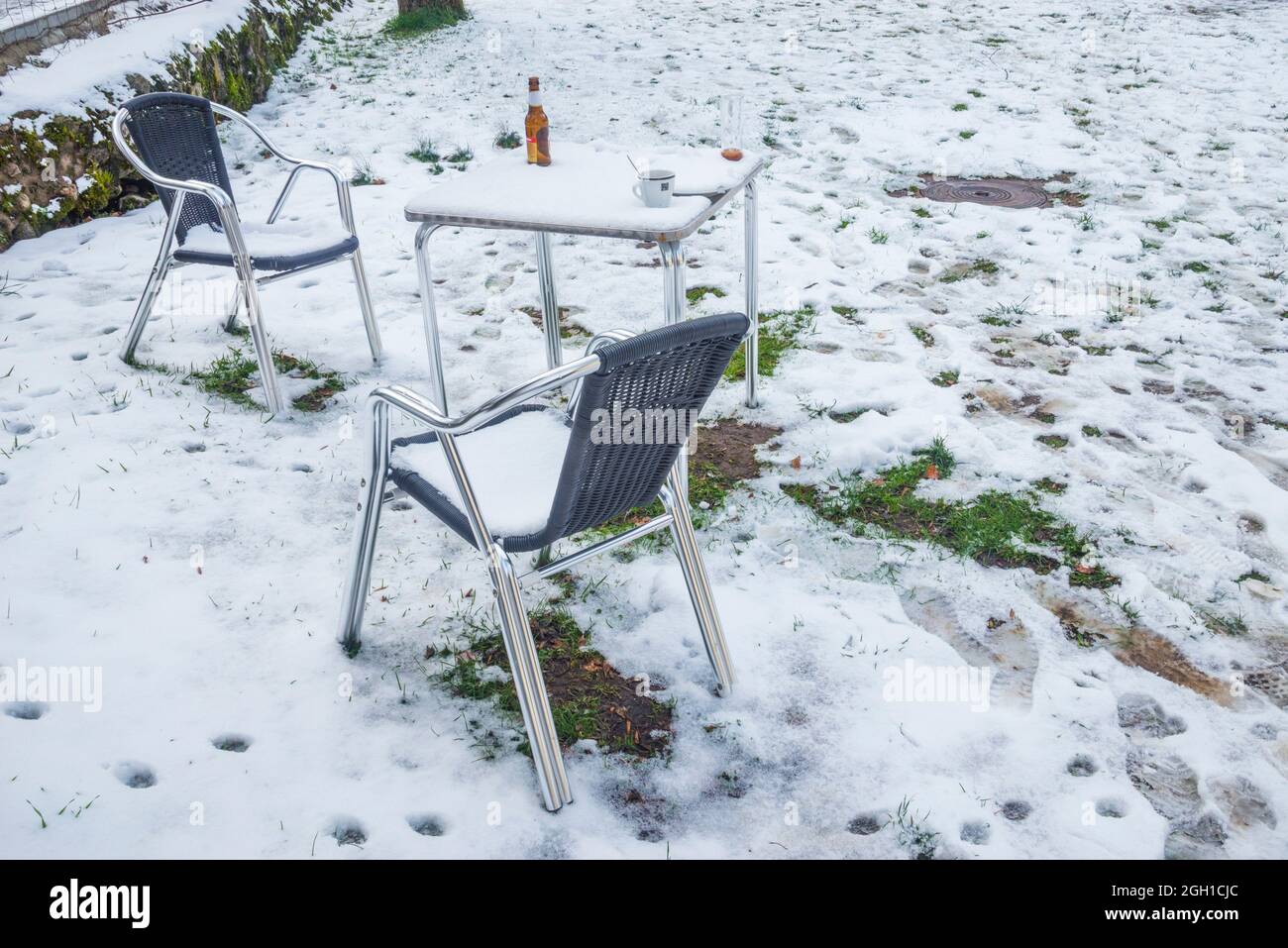 Terrace empty hi-res stock photography and images - Alamy
