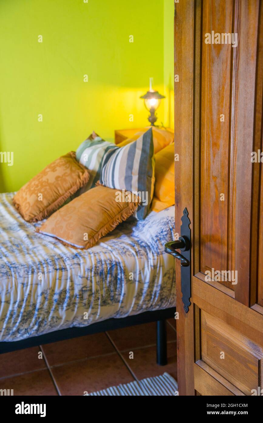 Doorway bedroom hi-res stock photography and images - Alamy