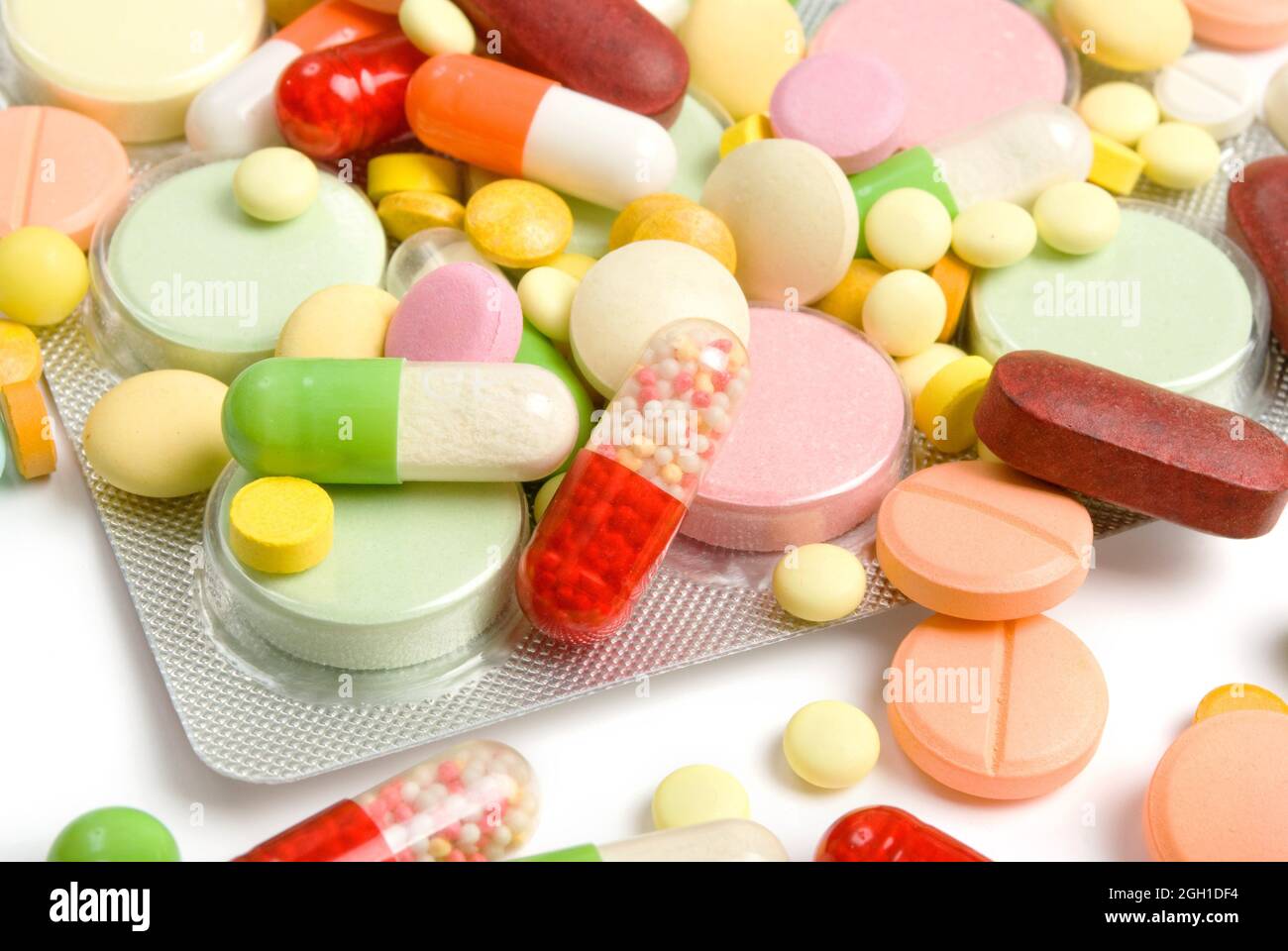 Different color pills hi-res stock photography and images - Alamy