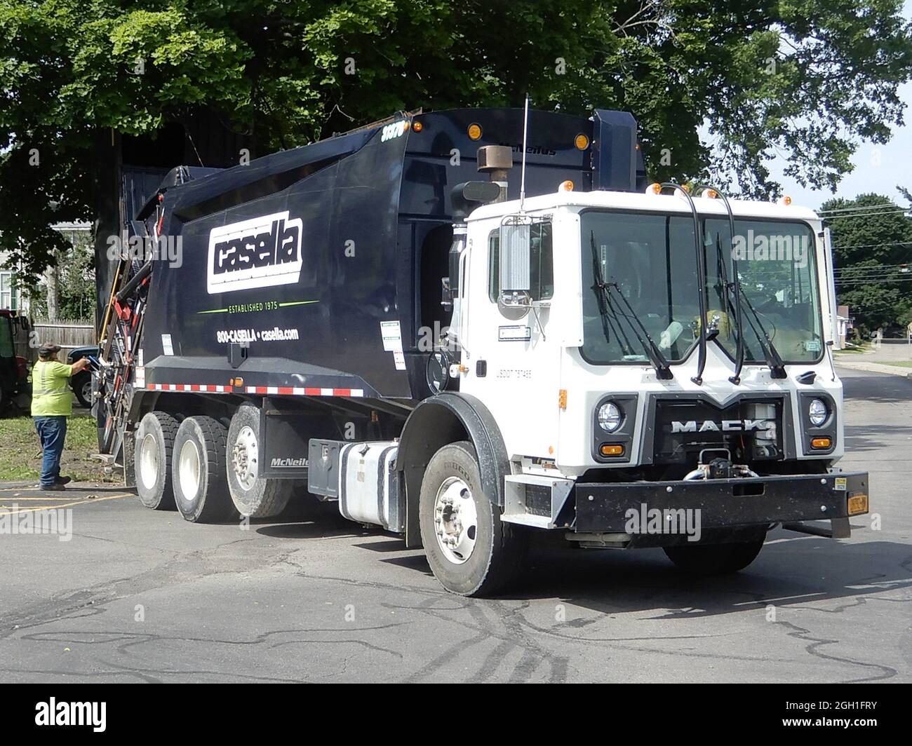 Dumpster And Man High Resolution Stock Photography and Images - Alamy