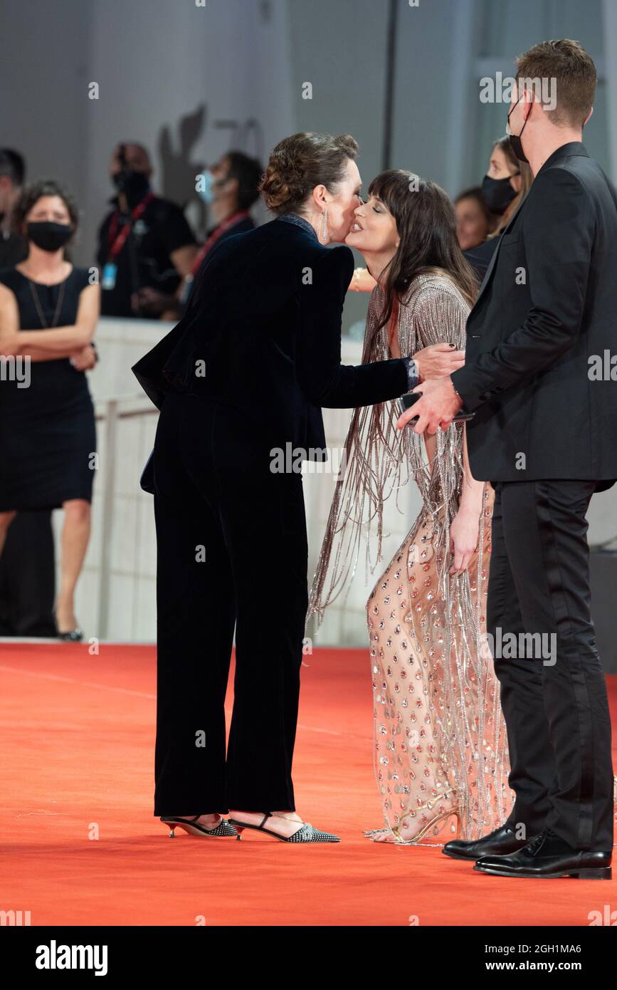 Olivia Colman and Dakota Johnson attend the red carpet of the movie ...