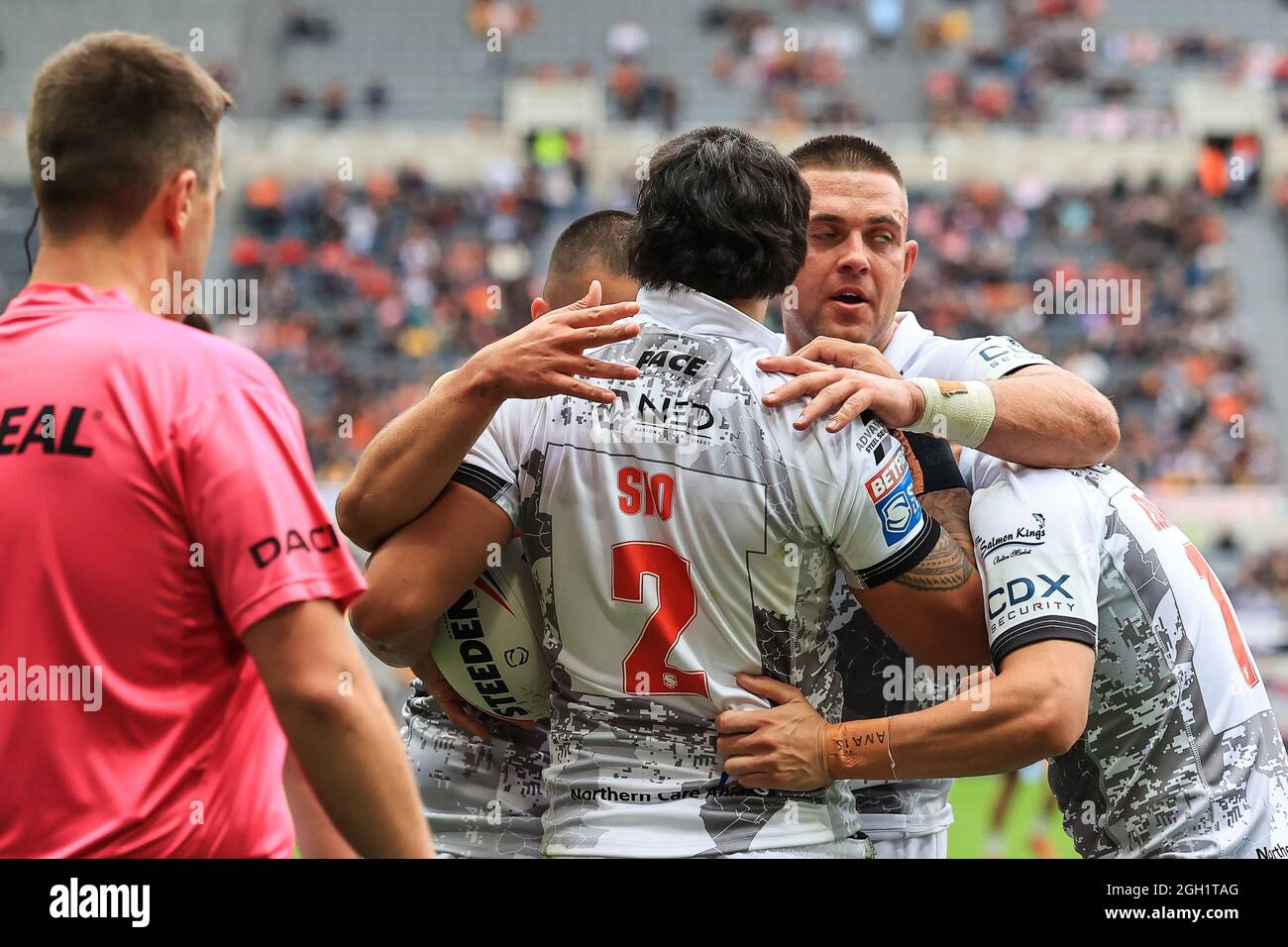 Ken Sio (2) of Salford Red Devils celebrates his try Stock Photo - Alamy