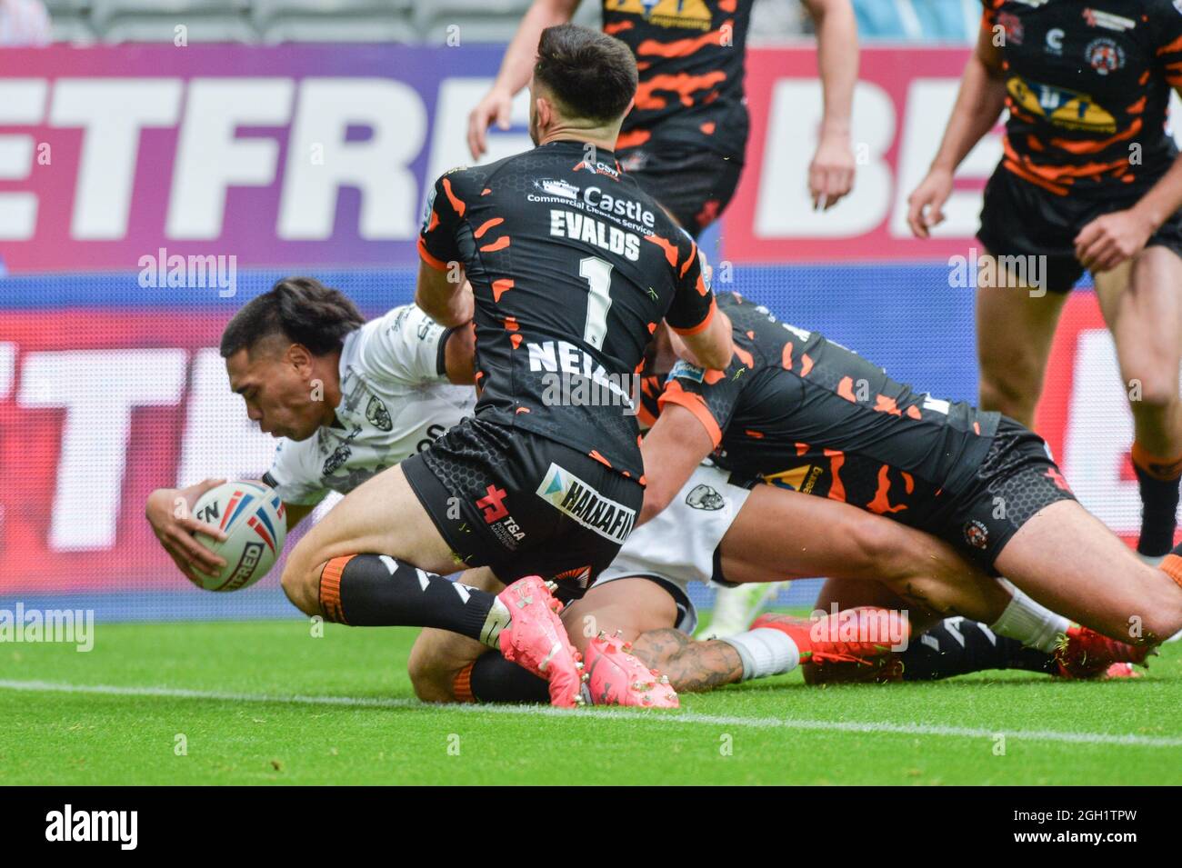 Newcastle, England - 4 September 2021 - Ken Sio (2) of Salford Red ...