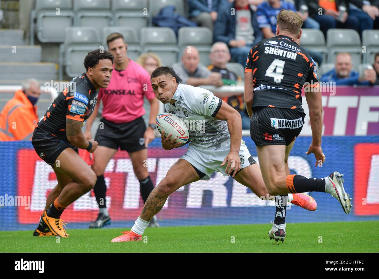 Newcastle, England - 4 September 2021 - Ken Sio (2) of Salford Red ...