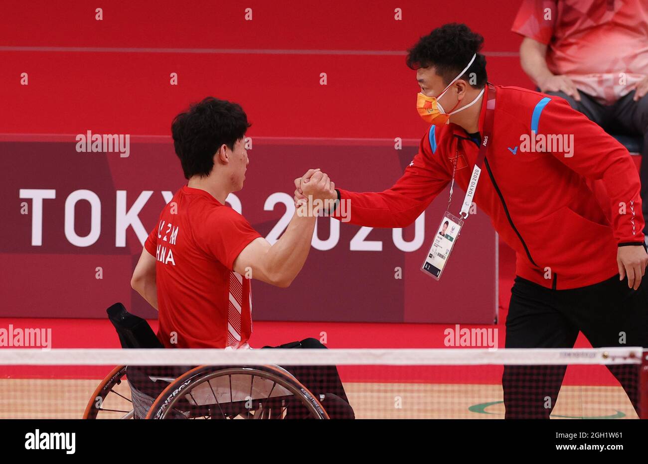 Tokyo, Japan. 4th Sep, 2021. Qu Zimo (L) of China celebrates with coach ...