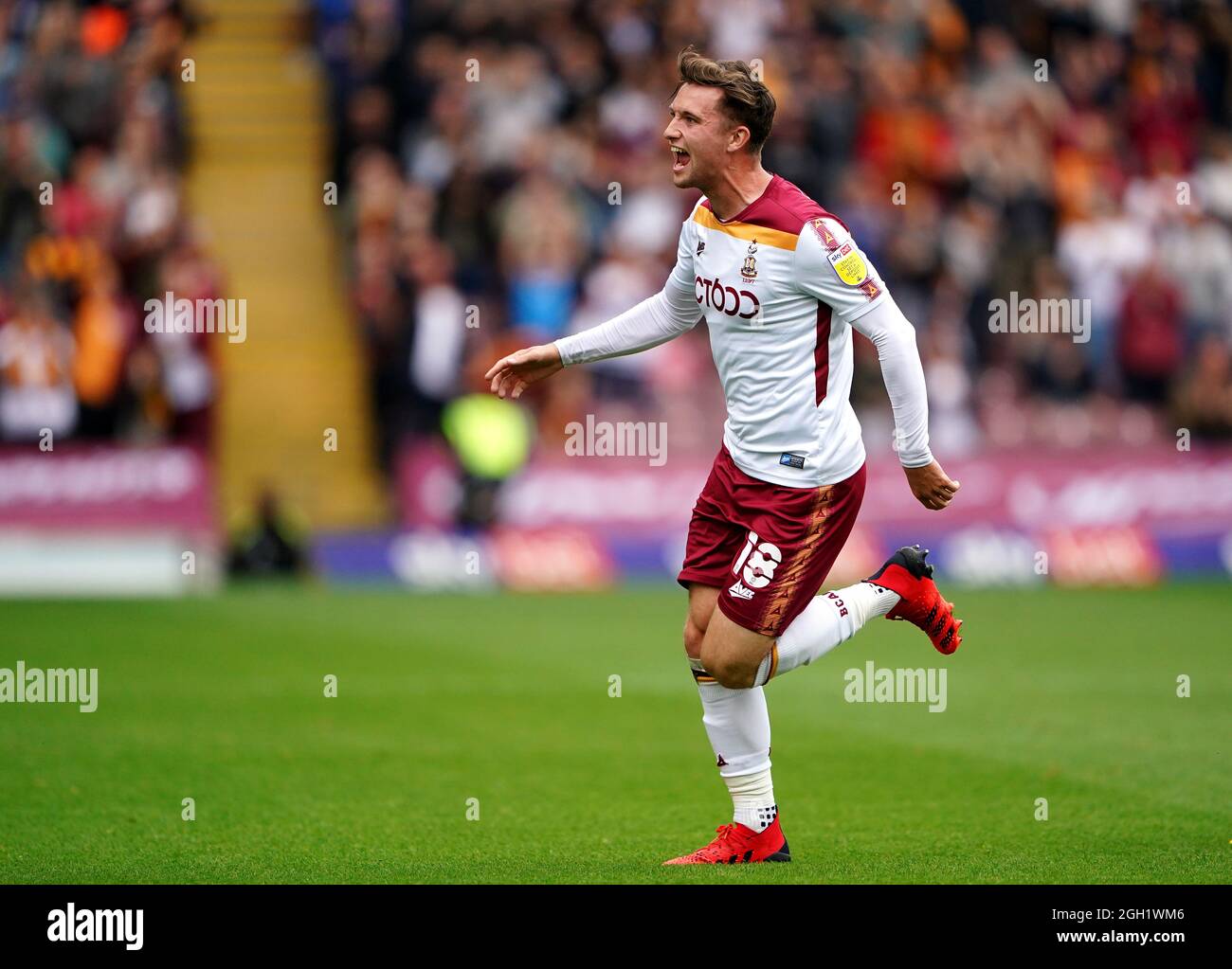Football elliot watt hi-res stock photography and images - Alamy