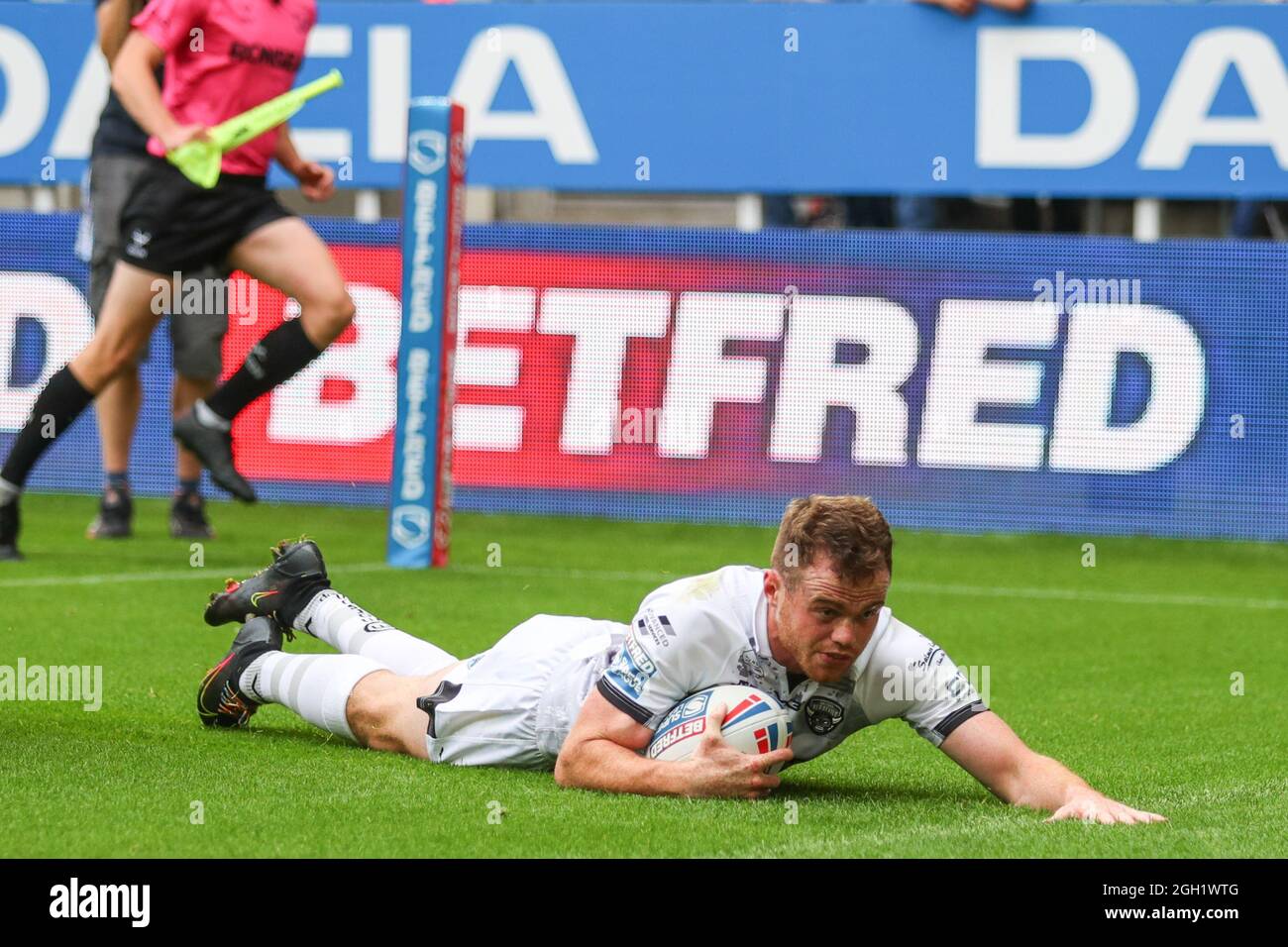 Joe Burgess (5) of Salford Red Devils scores his try in the first half ...