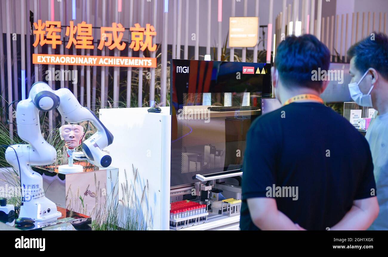 Nucleic acid robot hi-res stock photography and images - Alamy