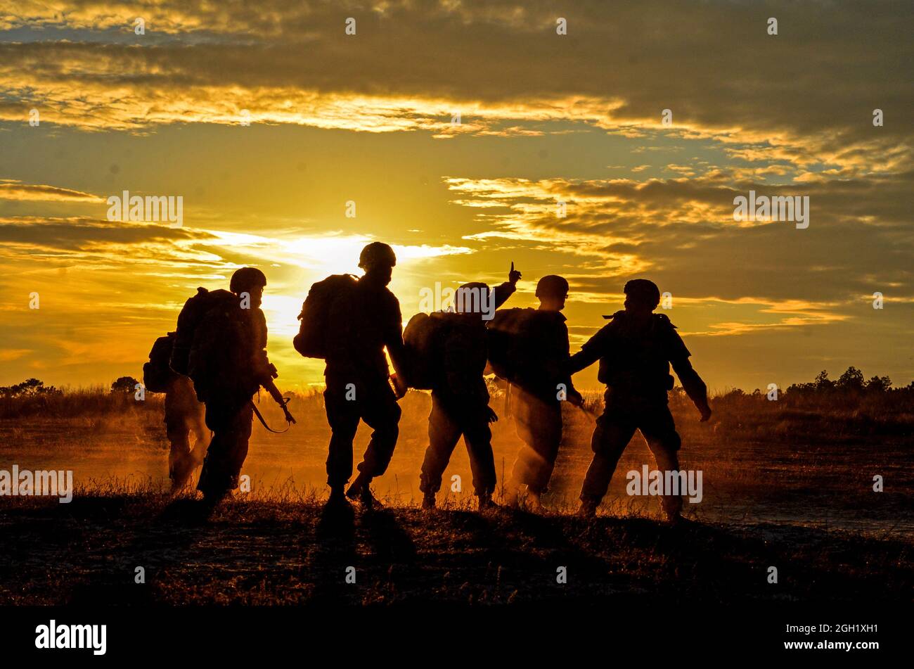 Paratrooper team hi-res stock photography and images - Alamy